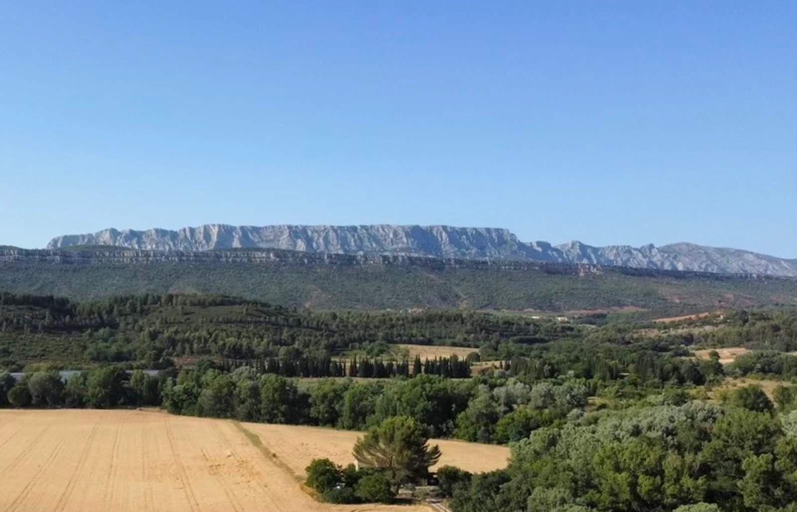 Real estate in Aix-en-Provence (13) and its surroundings